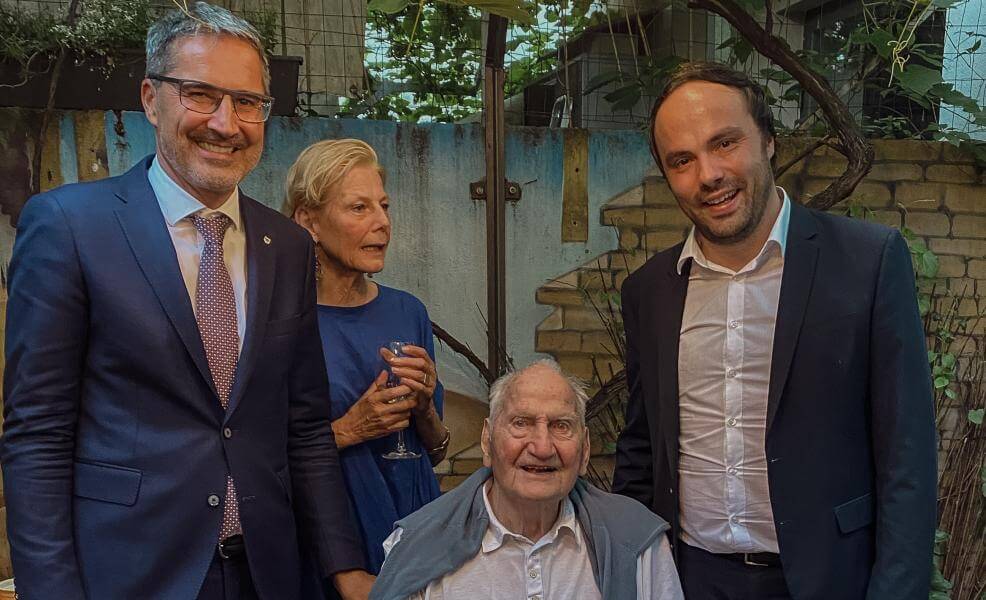 Gelungene Filmpremiere: „Unter Bäumen – Roland Riz